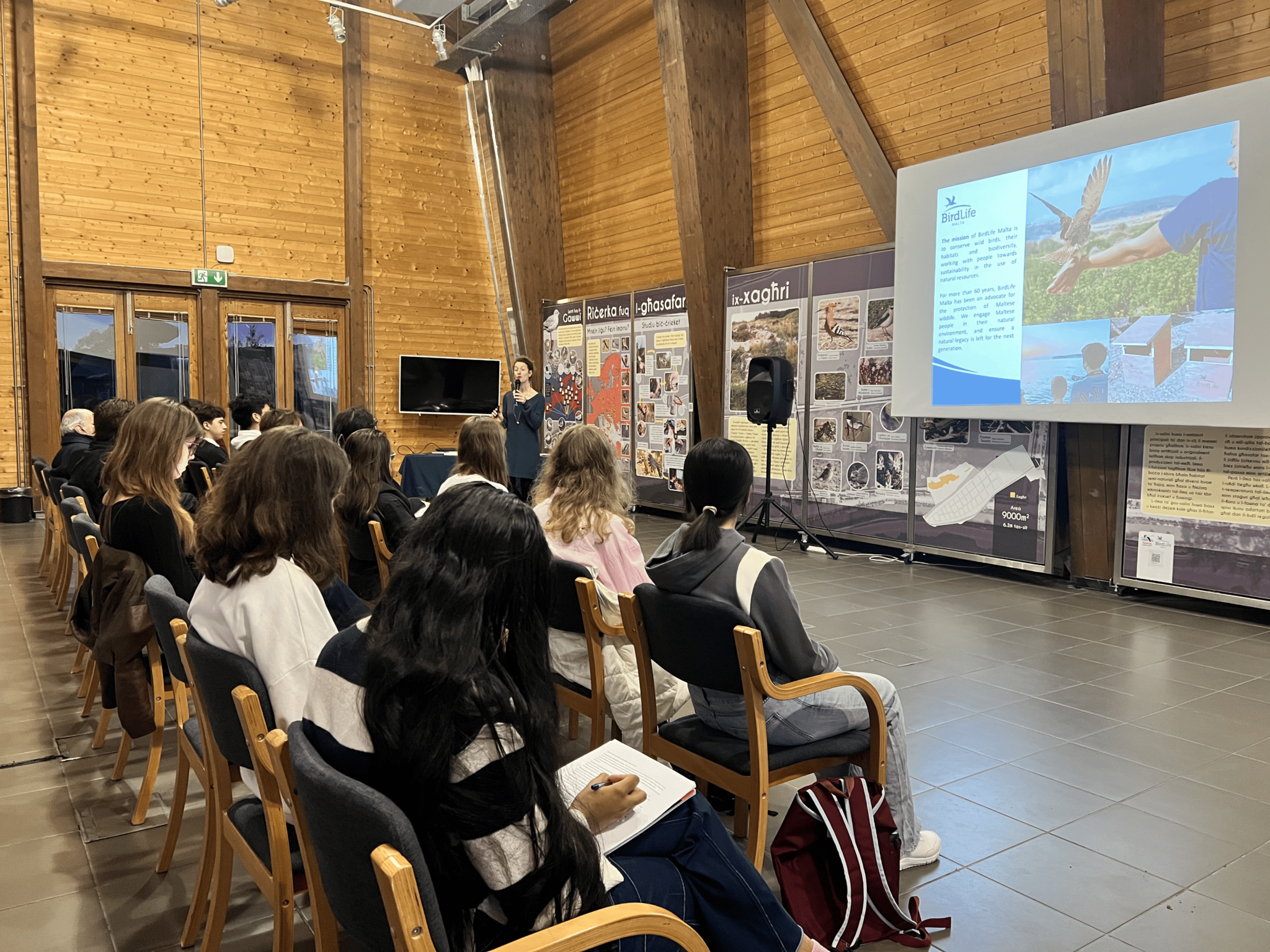 Young scientists take flight at bird migration forum – LIFE PanPuffinus